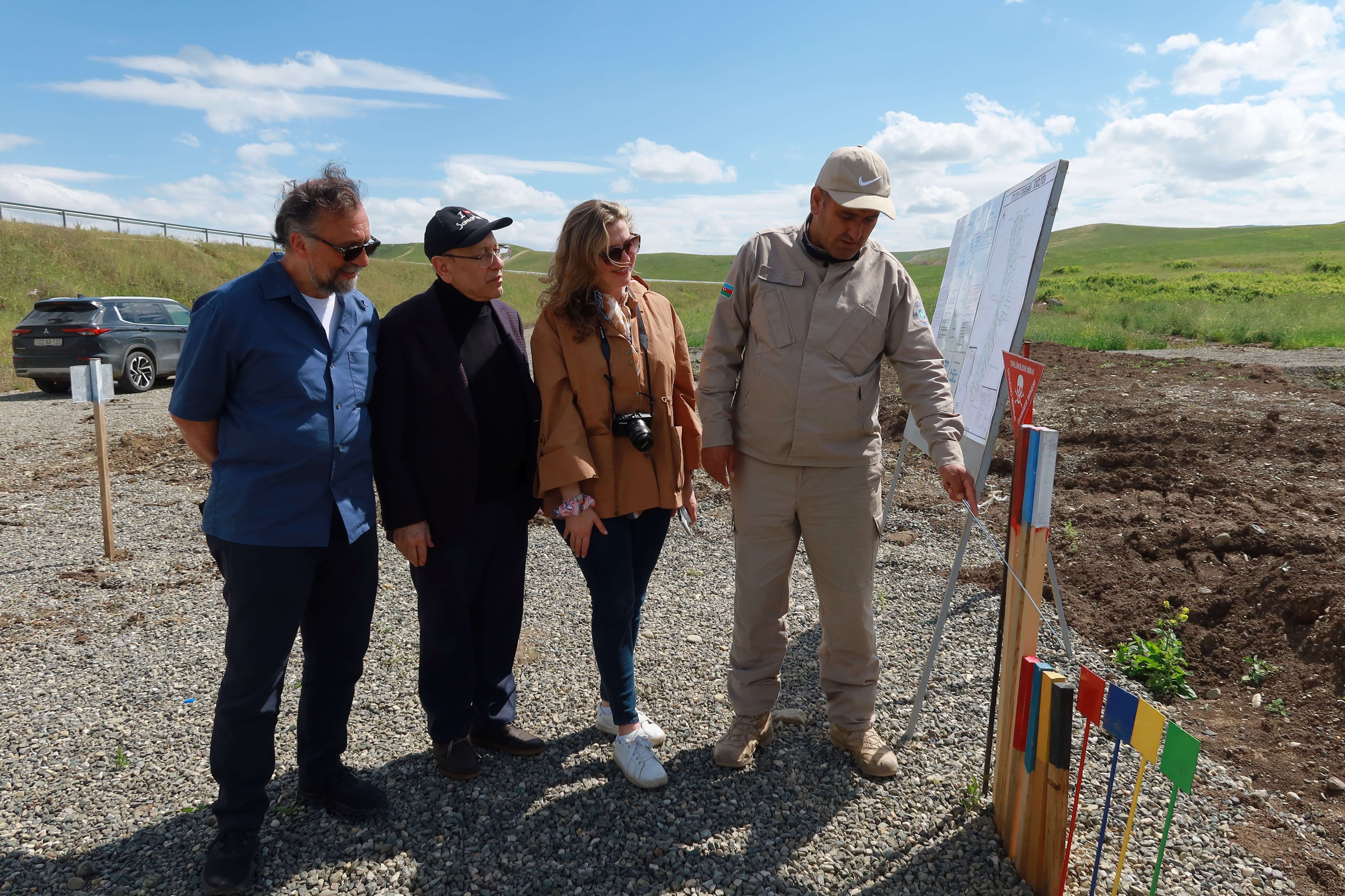 ABŞ və Kanadanın Buxara Yəhudiləri Konqresinin nümayəndə heyəti Füzuli ...